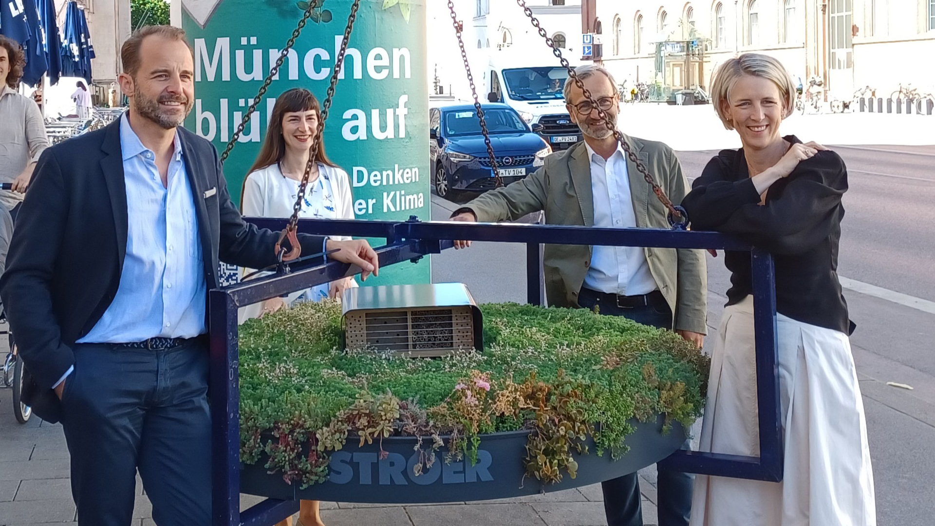 Ströer puts green roofs on advertising pillars in Munich | STRÖER